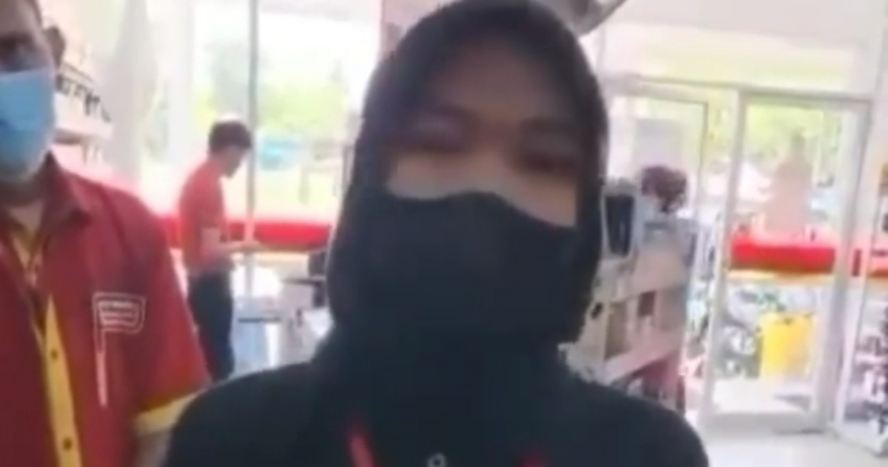 Viral, Kasir Magang Alfamart Nyaris Dipecat Gegara Lupa Sapa Pelanggan