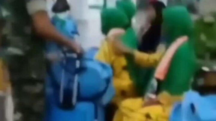 Viral, Calon Jemaah Umroh Terlantar di Bandara: Diduga Jadi Korban Penipuan Travel - Makassar ...