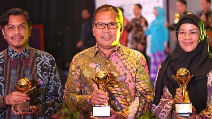 Wali Kota Makassar Danny Pomanto Raih Penghargaan Top Pembina BUMD Awards 2023 - Makassar Terkini