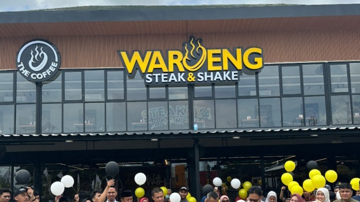Waroeng Steak & Shake Kini Hadir di Aroepala Sebelum Patung Badik Gowa ...
